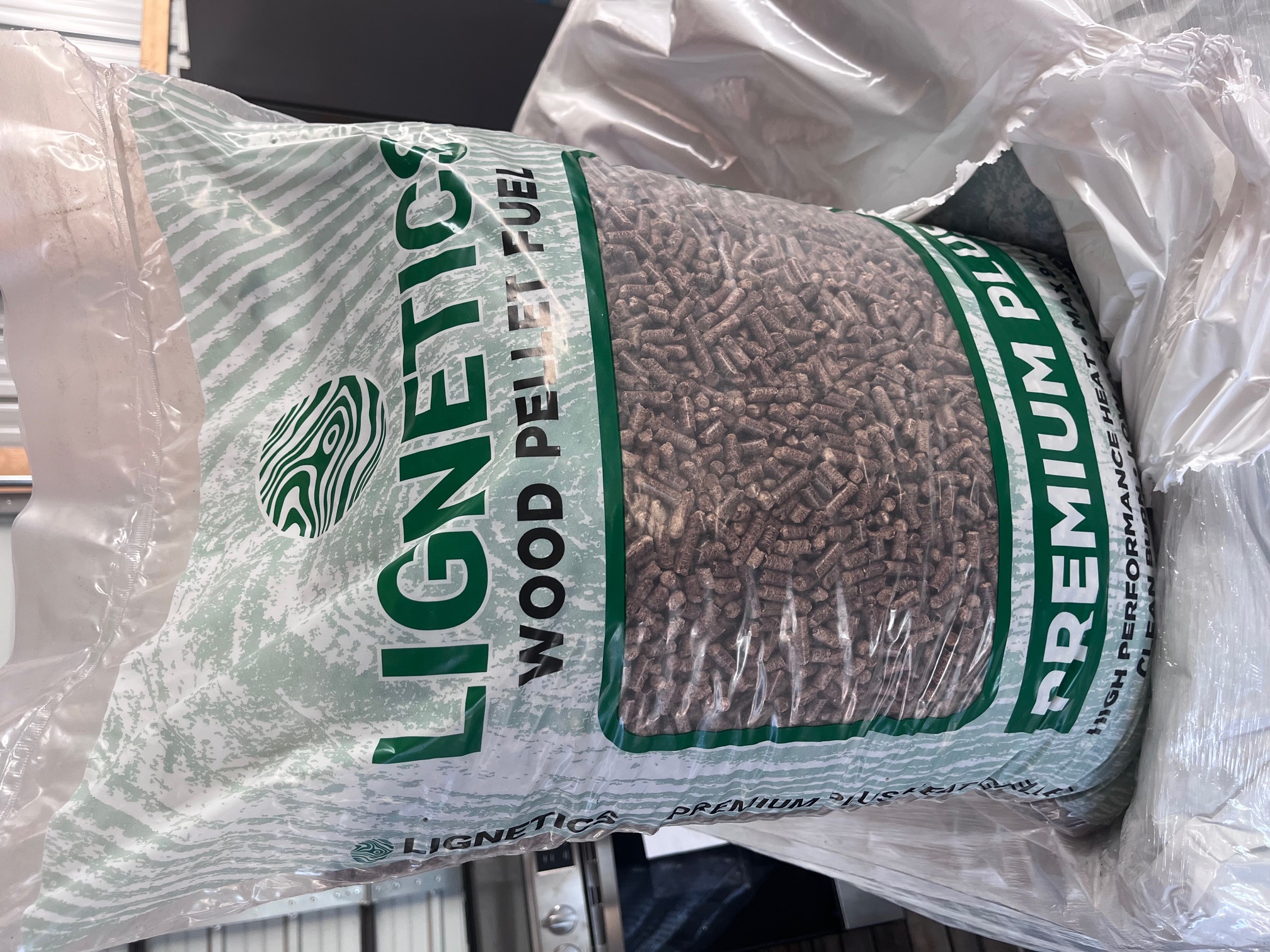 Lignetics Premium Ultra Wood Pellets 25# Bags- Bagged Ton (2075lbs ...